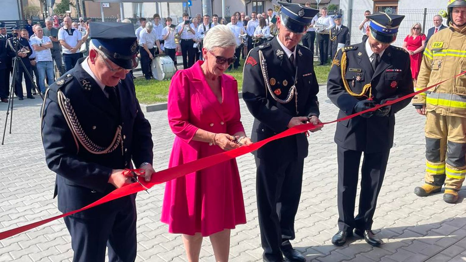 Nowy wóz i remiza dla strażaków z OSP Cisowa. ZDJĘCIA