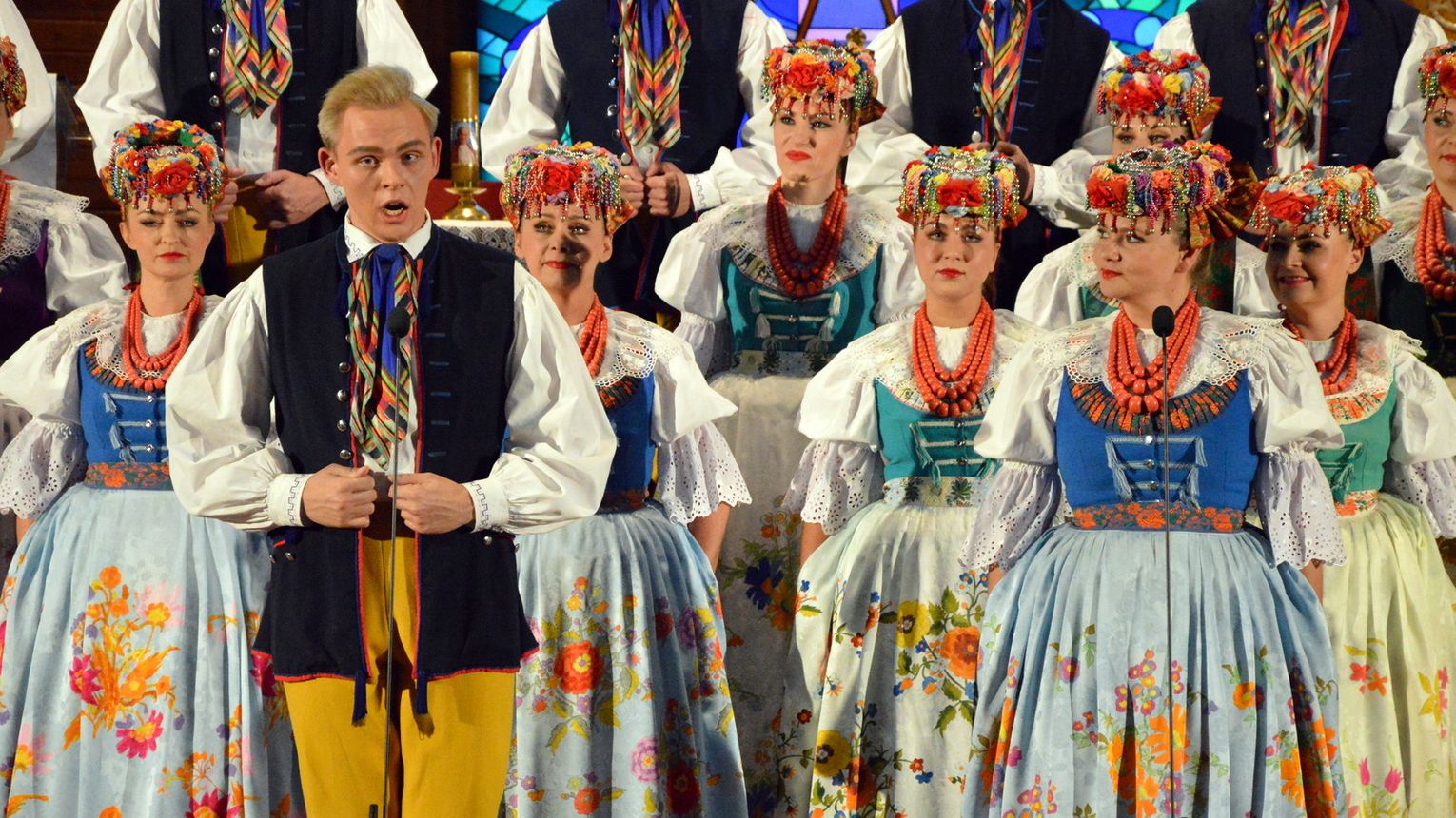 Zespół Pieśni i Tańca "Śląsk" na 40-lecie kościoła. Zdjęcia